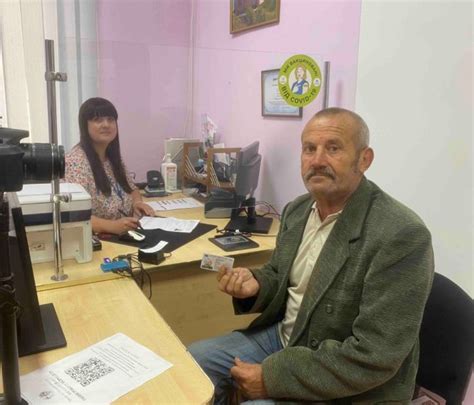 Перший паспорт громадянина України у 66 років Державна міграційна служба України