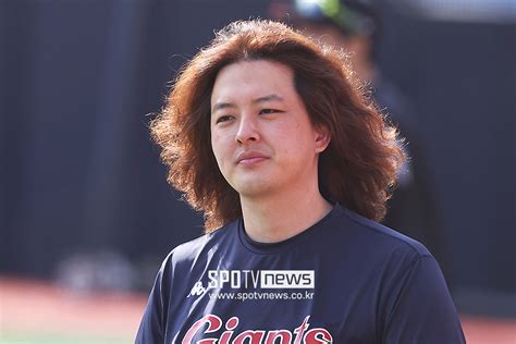 포토s 김원중 햇살에 반짝이는 파마 머리