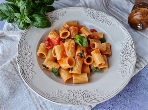 Paste Cu Unt și Roșii Cherry O Rețetă Ușoară Adi Hădean