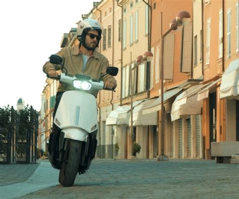 Nuovo Velocifero Tennis Scooter Termico E Elettrico