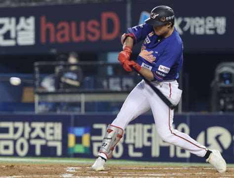 일주일 전에 모델했는데… Kt 보상 선수로 한화 얼굴 장진혁 지명