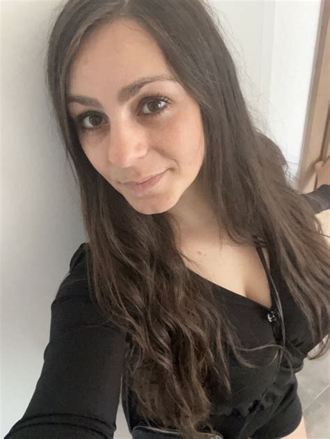 Loella Rose Webcam Model Profil Xhamsterlive