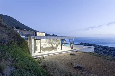 Chile Vacation Home Uses Angled Support Columns To Add To Aesthetics And Preserve The Views