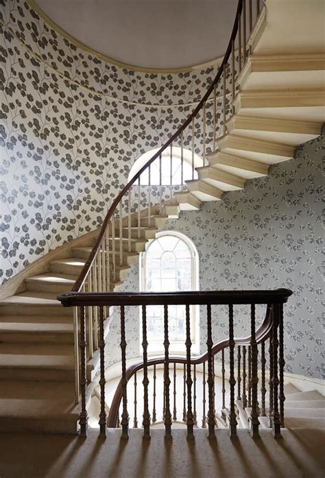 молдинг на обоях | Interior architecture design, Modern traditional ...