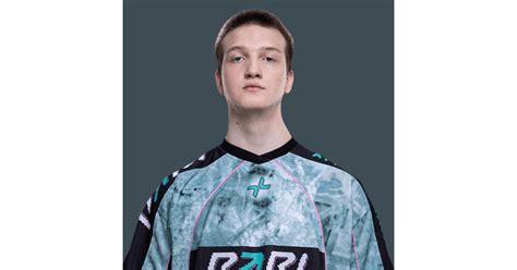 Nota Cs2 Settings Crosshair Sensitivity And Config 2025 Launch Options Video Mouse And Hardware