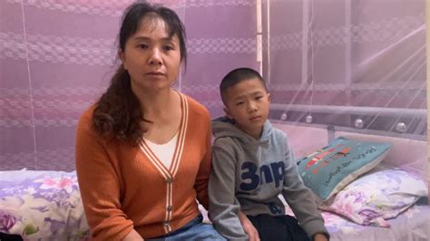 丈夫病逝留下14万债务，单亲妈妈寄居出租房抚养两个娃，从不言弃 腾讯新闻