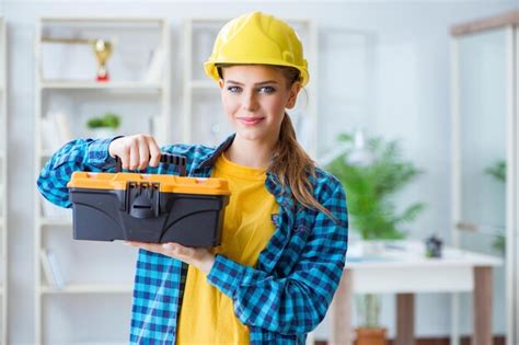 Premium Photo Woman With Toolkit In Workshop