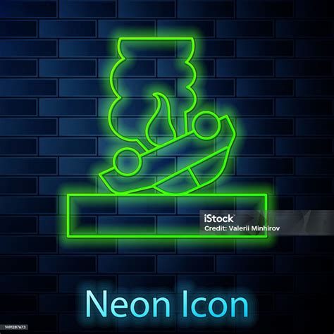 빛나는 네온 라인 불타는 자동차 아이콘은 벽돌 벽 배경에 분리되어 있습니다 불타는 차 화재와 연기로 뒤덮인 고장난 자동차 벡터