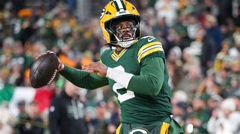 Malik Willis Shines In Start For Green Bay A Sea Of Red
