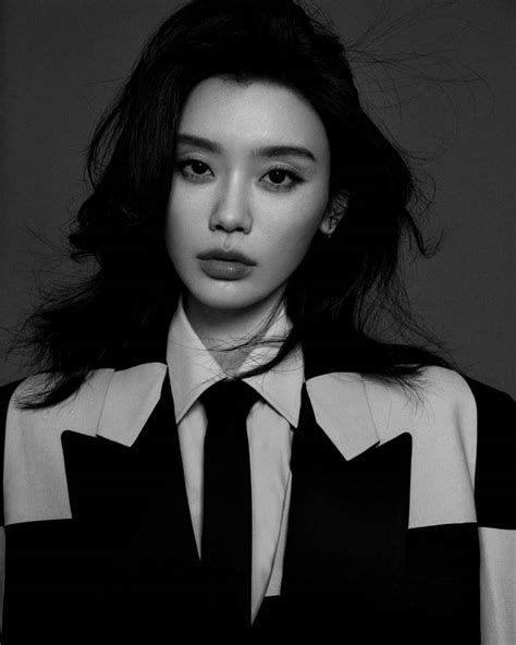 奚梦瑶穿撞色棋盘格西装秀美腿 活力演绎另类摩登 搜狐大视野 搜狐新闻 奚梦瑶穿撞色棋盘格西装秀美腿 活力演绎另类摩登 搜狐大视野 搜狐新闻