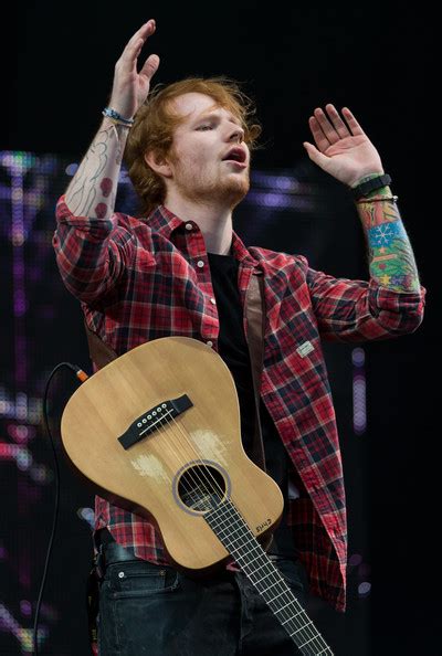 Ed Sheeran Dont Yra Praeitis Video Play Radio More Hits
