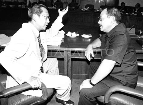 Dialog Menko Sebelum Sidang Kabinet Bidang Ekuin Antara Foto