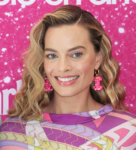 Has Margot Robbie Had A Nose Job And Buccal Fat Removal Doctors Weigh