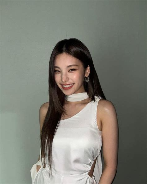 Itzy Pics On Twitter Itzy Women Girl