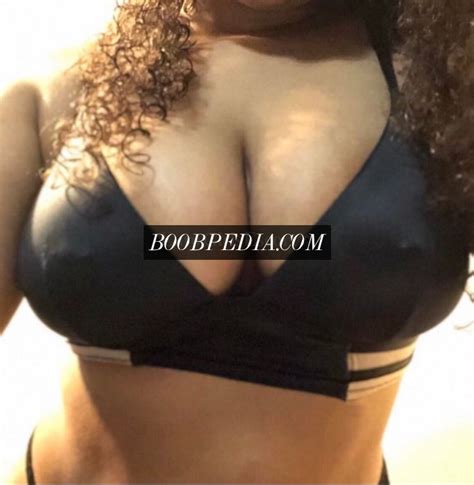 Im Selena A 26 Year Old From Tunisia Currently In Egypt Im So Horny And Ready To Give You A