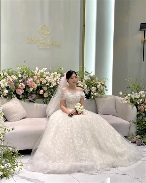 대구웨딩샵 이승현웨딩 공식계정 이승현답다 하우스오브에이미 신상드레스 시그니처라벨 볼드하고 화려한 비즈인데도 과하지않고 은은하게 빛나고 튤스커트의 여리함은 실크파