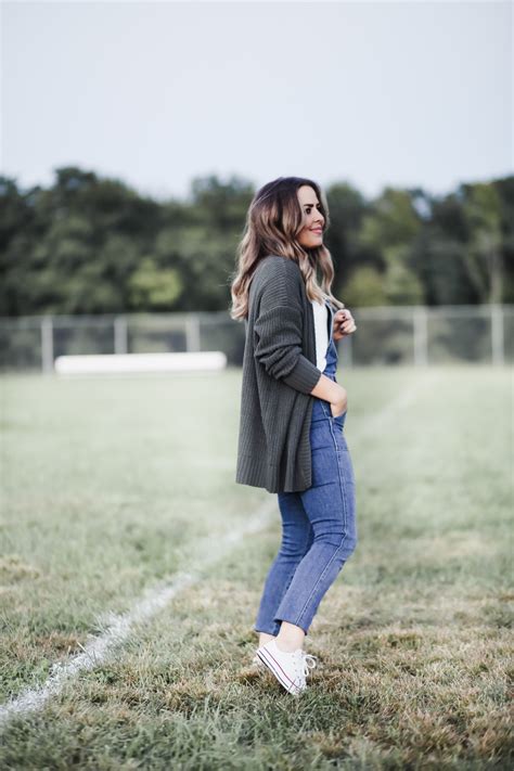 Easy Practical Fall Outfit Ideas For Soccer Moms With American Eagle