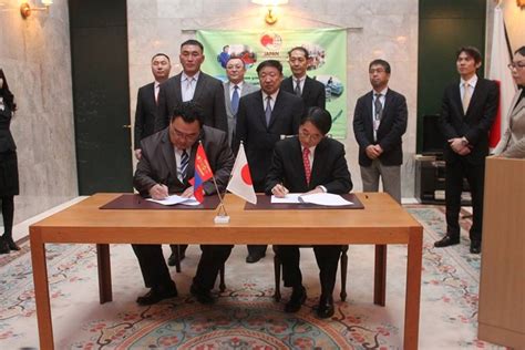 Сургуулийн дотуур байрын засварын ажлын гэрээнд гарын үсэг зурлаа