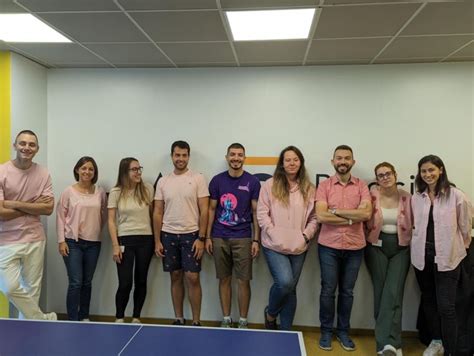 Denitsa Mladenova On Linkedin Малка част от представителите на розовите петъци в офиса