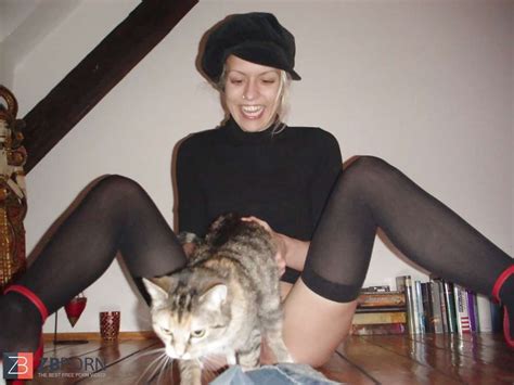 TheSandfly Oops Vulva Peeking Out ZB Porn