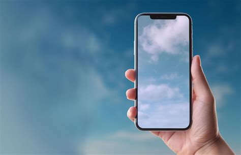 휴대폰 들고있는 손 이미지 Freepik에서 무료 다운로드