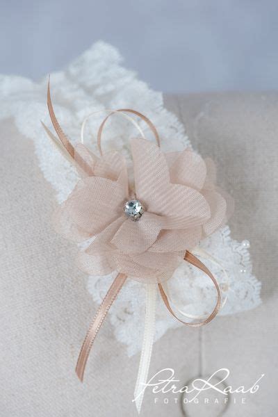 Strumpfbänder Strumpfband Aus Spitze Mit Feiner Chiffonblüte St5 Ein Designerstück Von Perle
