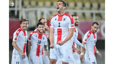 გილოცავთ ყ მ შეგაქოთ წერს ეროვნული ნაკრების ყოფილი ფეხბურთელი დავით ხოჭოლავა