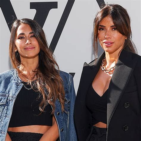 Lionel Messi Blushes As He And Antonela Roccuzzo Catch Each Other On The Kiss Cam At Coldplay S