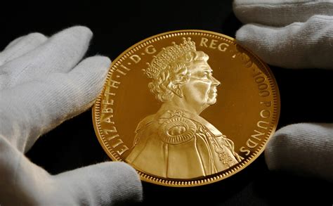 Елизавета II на британских монетах: пять профилей королевы — РБК