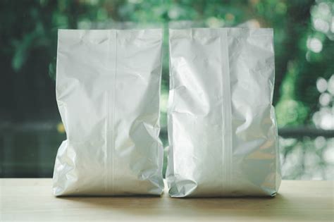 차 커피 및 곡물 포장을위한 빈 종이 봉투 소매 쇼핑 및 광고 개념 0명에 대한 스톡 사진 및 기타 이미지 0명 가득 찬 가방 Istock