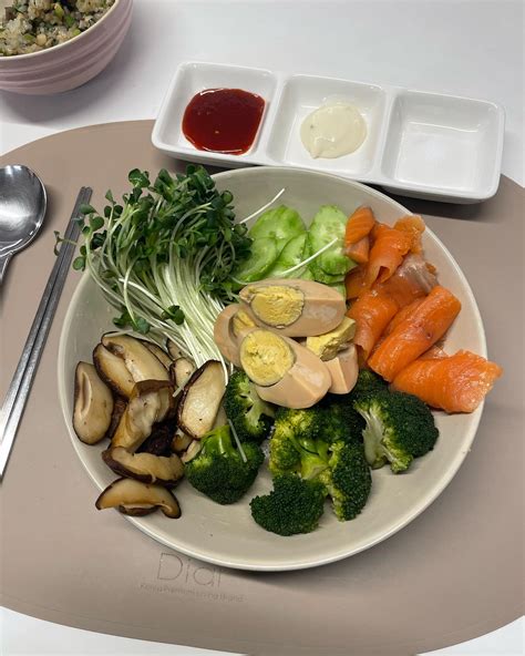 수이🧚🏻‍♀️ 🌼 오빠 요새 술약속도 없고 집으로 칼퇴하네요 퇴근 전에 저녁메뉴 체크하시고 출발전에 전화주시면 집 도착 후 손씻고 바로 저녁 먹을 수 있게 저녁 내