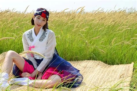 Sing Lin Naked In The Field JL Korean Girl Undresses Porn Pic