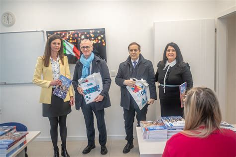 Амбасадорот на Италија во САБА САБА Приватно средно училиште