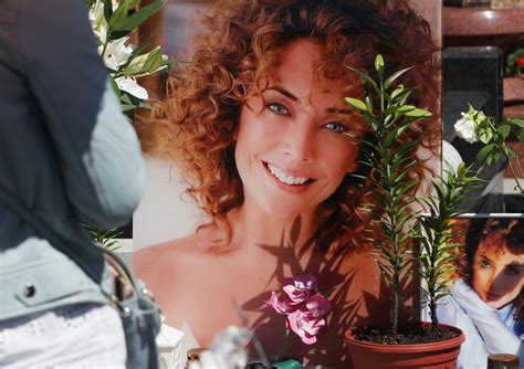 Родные посетили могилу Фриске в день ее 50 летия скорбные кадры с кладбища