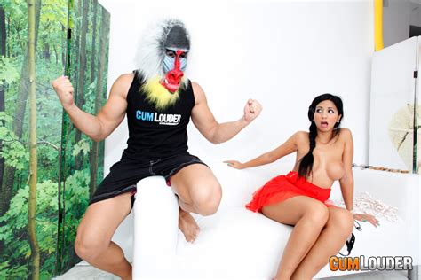 Julia De Lucía Gets Tormented And Fucked