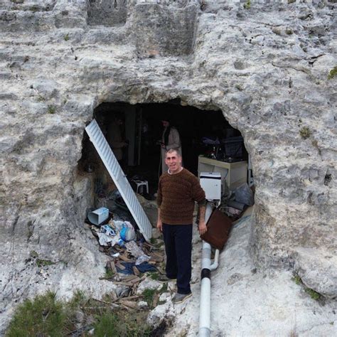 Turkiyalik Erkak Ikki Yildan Beri G‘orda Yashamoqda