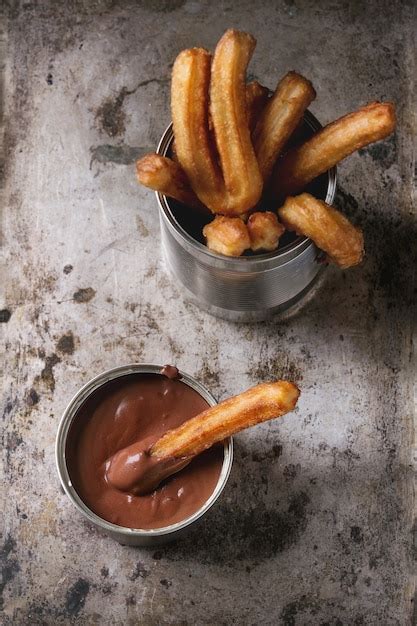 Churros Españoles Tradicionales Con Chocolate Foto Premium
