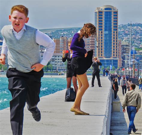 волнa залетела под юбку Валерий Дворников