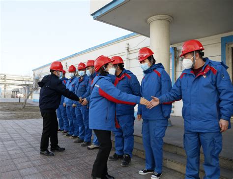 【浓情迎新春】中盐内蒙古化工开展“心系一线 情暖新春”走访慰问活动祝福员工公司