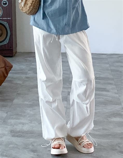 하프닌 스트링바스락 샤프 화이트 허리 끈조절 포켓 조거팬츠 10부 카고팬츠 바스락팬츠 스트릿 Y2k 데일리 유니크 원마일룩 트레이닝 운동복 롱팬츠