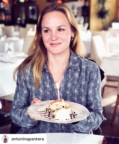 Valentina Shevchenko Scrolller