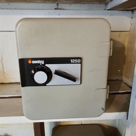 Sentry 1250 Combination Upright Safe S1 Js