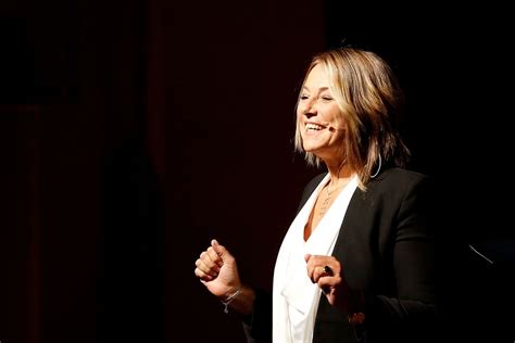 Tinder And Instagram Are ‘crippling Relationships Sex Therapist Esther Perel Says Vox