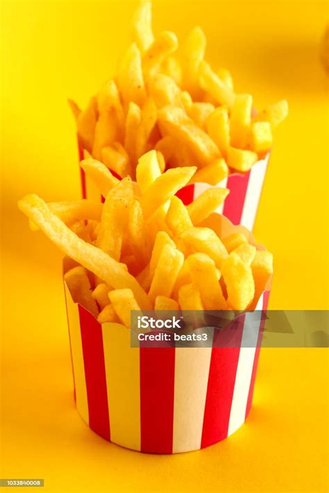 감자 감자 튀김 빨간색에서 흰색 판지 패키지 상자 빠른 음식입니다 0명에 대한 스톡 사진 및 기타 이미지 0명 노랑 독일 Istock