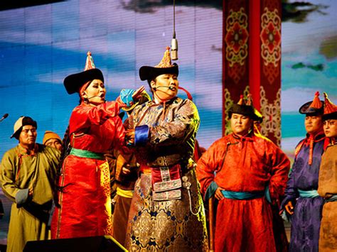 Учиртай гурван толгой дуурийг энэ сарын 8 9 нд тоглоно Isee Mn