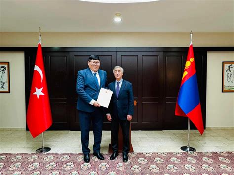 Түүхч доктор Д Анхбаяр Ерөнхий консулын ажилдаа оржээ