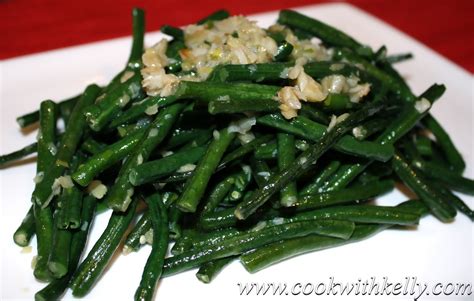 Cook with Kelly 蒜蓉豇豆 Sautéed Chinese Long Beans with Ginger and Garlic