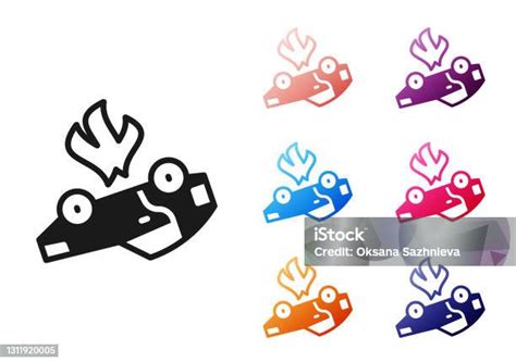 흰색 배경에 격리 된 검은 불타는 자동차 아이콘 불에 자동차 화재와 연기로 덮인 깨진 자동차 다채로운 아이콘을 설정합니다 벡터 0명에 대한 스톡 벡터 아트 및 기타 이미지