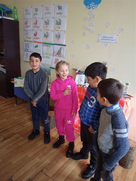 საგვიჩიოს საჯარო სკოლის დაწყებითი კლასის მოსწავლეებმა წიგნის საჯაროდ