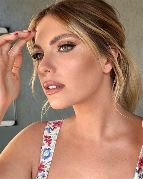 Yasak Elma N N Y Ld Z Eda Ece G S Dekolteli I Ekli Elbisesiyle Olay Oldu Tam Bir Bebek